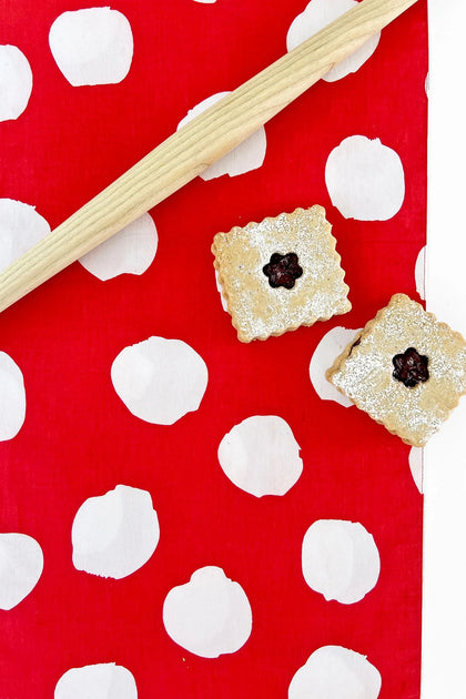 See Design Table Runner Big Smudge Dot Red – KIITOSlife